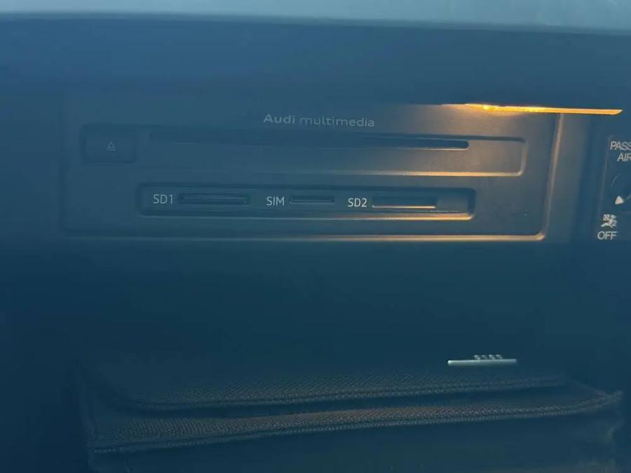 Audi A4 2016 in Riga, with an engine capacity of 2.00 L and mileage of 170 thousand km for 13580 €, photo 24 on AUTOMOTO.COM.LV