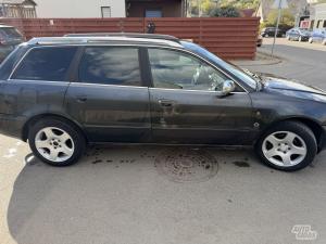 Audi A4 1998 Kauņa, ar dzinēja tilpumu 1.90 L un nobraukumu 302 tūkst. km par 999 €, foto 5 vietnē AUTOMOTO.COM.LV