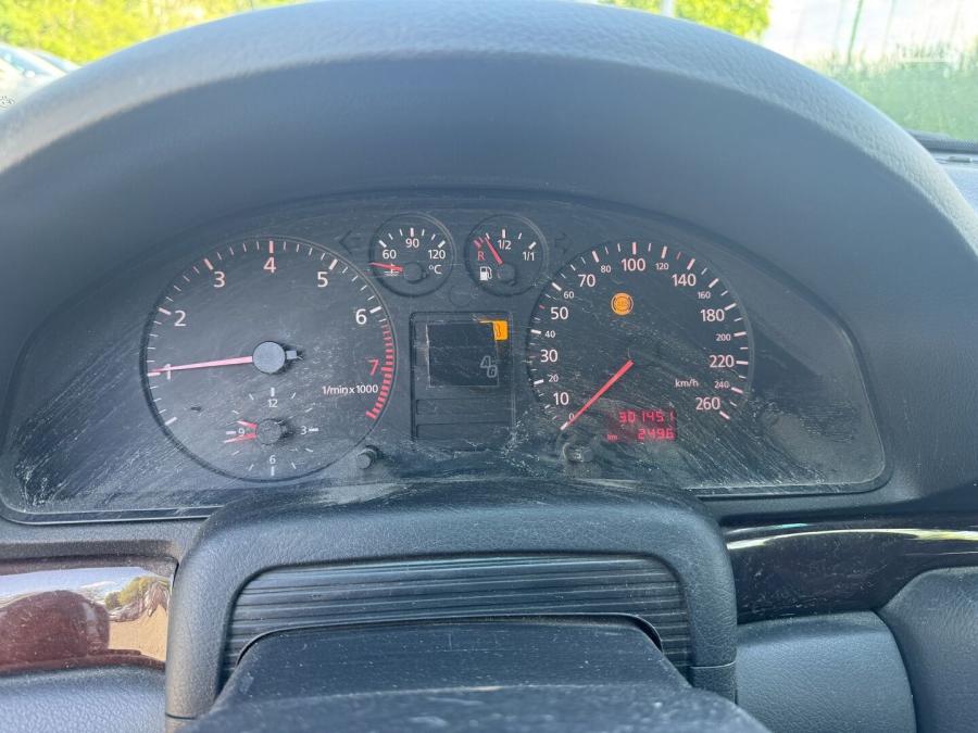 Audi A4 1999 in Vilnius, with an engine capacity of 1.80 L and mileage of 321 thousand km for 380 €, photo 10 on AUTOMOTO.COM.LV