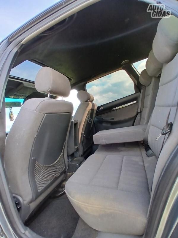 Audi A4 1999 in Mazeikiai, with an engine capacity of 1.90 L and mileage of 300 thousand km for 450 €, photo 11 on AUTOMOTO.COM.LV