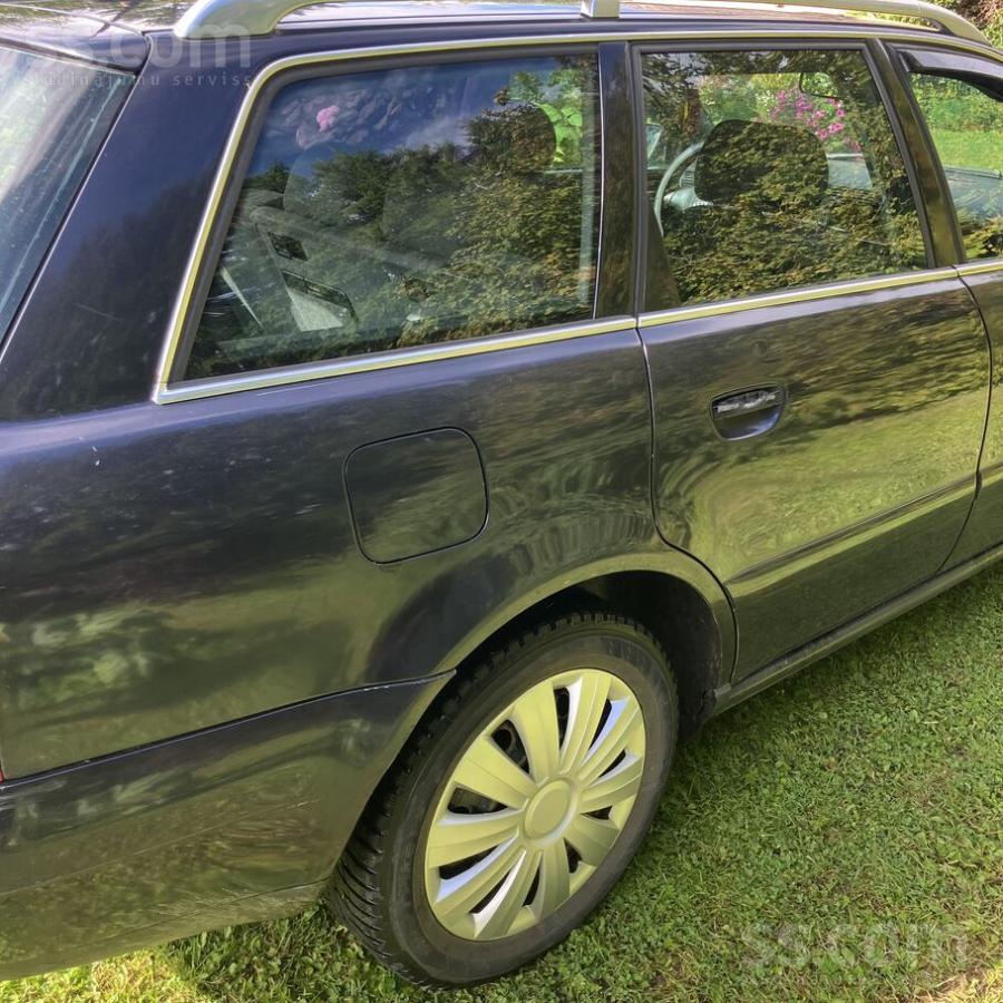 Audi A4 2000 Rīga, ar dzinēja tilpumu 2.50 L un nobraukumu 304 tūkst. km par 950 €, foto 5 vietnē AUTOMOTO.COM.LV
