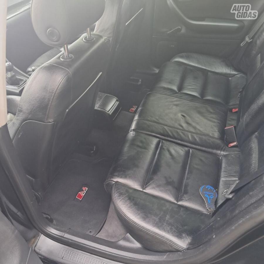 Audi A4 2001 in Marijampole, with an engine capacity of 1.90 L and mileage of 304 thousand km for 2550 €, photo 16 on AUTOMOTO.COM.LV