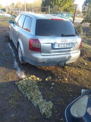 Audi A4 2002 in Vilnius, with an engine capacity of 1.90 L and mileage of 325 thousand km for 620 €, photo 4 on AUTOMOTO.COM.LV
