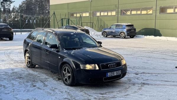 Audi A4 2004 in Vilnius, with an engine capacity of 2.50 L and mileage of 340 thousand km for 650 €, photo 1 on AUTOMOTO.COM.LV