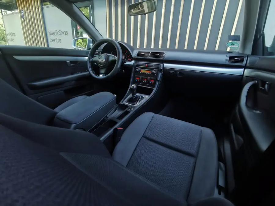 Audi A4 2004 in Riga, with an engine capacity of 1.90 L and mileage of 341 thousand km for 1990 €, photo 9 on AUTOMOTO.COM.LV