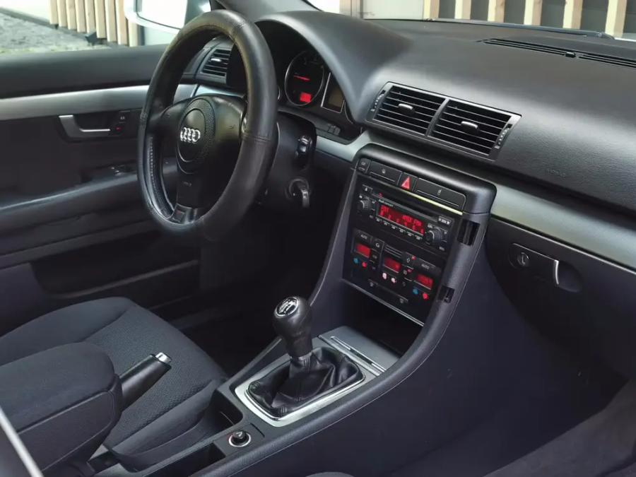 Audi A4 2004 in Riga, with an engine capacity of 1.90 L and mileage of 341 thousand km for 1990 €, photo 11 on AUTOMOTO.COM.LV