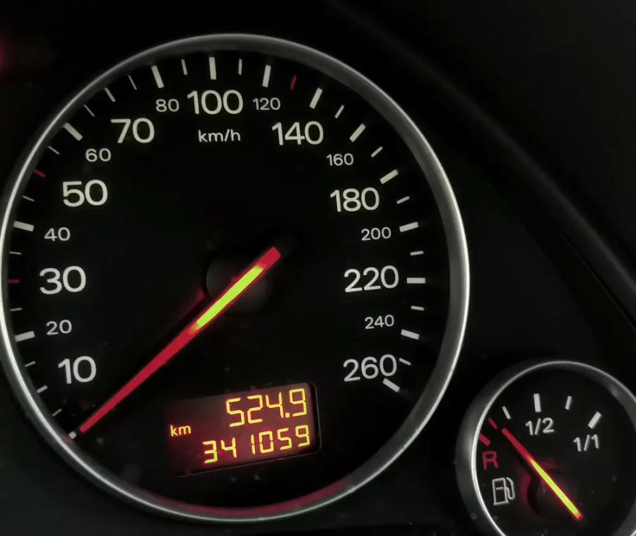 Audi A4 2004 in Riga, with an engine capacity of 1.90 L and mileage of 341 thousand km for 1990 €, photo 13 on AUTOMOTO.COM.LV