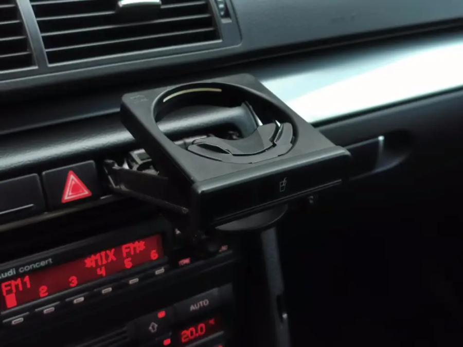 Audi A4 2004 in Riga, with an engine capacity of 1.90 L and mileage of 341 thousand km for 1990 €, photo 15 on AUTOMOTO.COM.LV