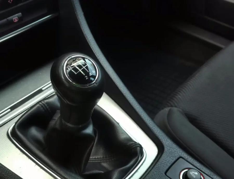 Audi A4 2004 in Riga, with an engine capacity of 1.90 L and mileage of 341 thousand km for 1990 €, photo 16 on AUTOMOTO.COM.LV