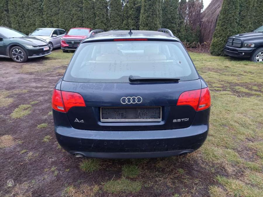 Audi A4 2005 in Marijampole, with an engine capacity of 2.50 L and mileage of 300 thousand km for 1499 €, photo 29 on AUTOMOTO.COM.LV