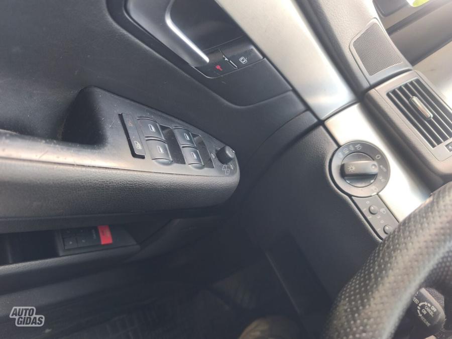 Audi A4 2005 in Vilnius, with an engine capacity of 2.50 L and mileage of 303 thousand km for 1500 €, photo 13 on AUTOMOTO.COM.LV