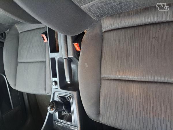 Audi A4 2006 RadviliÅ”kis vietnÄ Audi A4 2006 RadviliÅ”kis, ar dzinÄja tilpumu 2.00 L un nobraukumu 235 tÅ«kst. km par 1350 ā¬, foto 7 vietnÄ AUTOMOTO.COM.LV