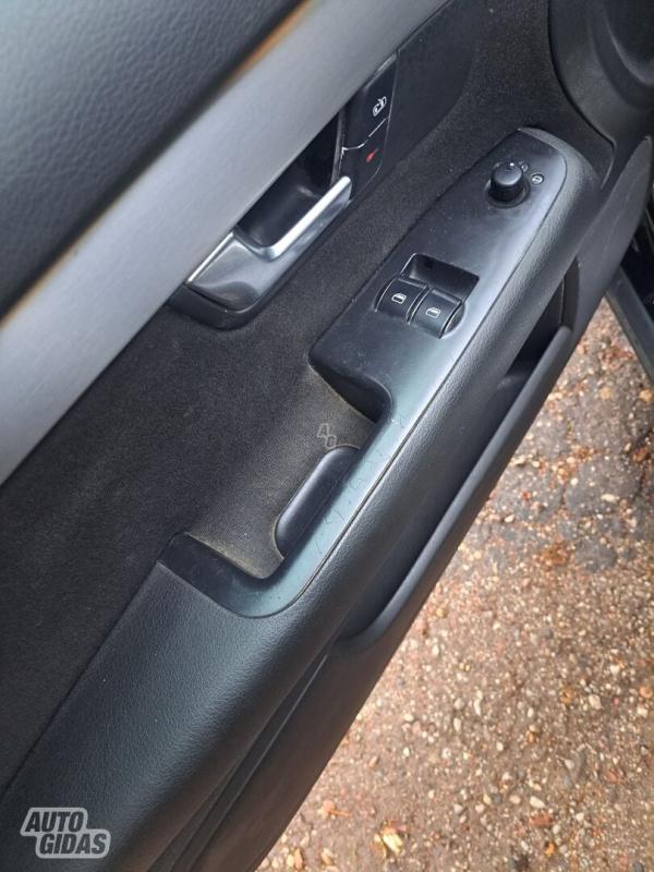 Audi A4 2006 RadviliÅ”kis vietnÄ Audi A4 2006 RadviliÅ”kis, ar dzinÄja tilpumu 2.00 L un nobraukumu 235 tÅ«kst. km par 1350 ā¬, foto 8 vietnÄ AUTOMOTO.COM.LV