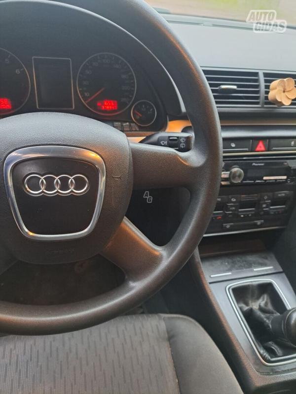 Audi A4 2006 RadviliÅ”kis vietnÄ Audi A4 2006 RadviliÅ”kis, ar dzinÄja tilpumu 2.00 L un nobraukumu 235 tÅ«kst. km par 1350 ā¬, foto 9 vietnÄ AUTOMOTO.COM.LV