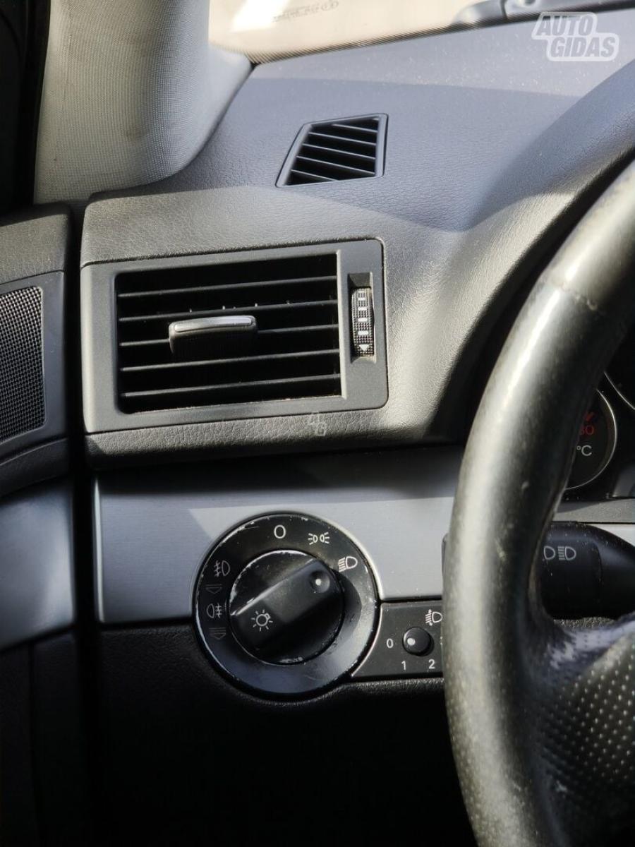 Audi A4 2007 in Vilnius, with an engine capacity of 2.00 L and mileage of 372 thousand km for 2250 €, photo 18 on AUTOMOTO.COM.LV