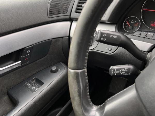 Audi A4 2007 Rīga, ar dzinēja tilpumu 2.00 L un nobraukumu 331 tūkst. km par 3250 €, foto 9 vietnē AUTOMOTO.COM.LV