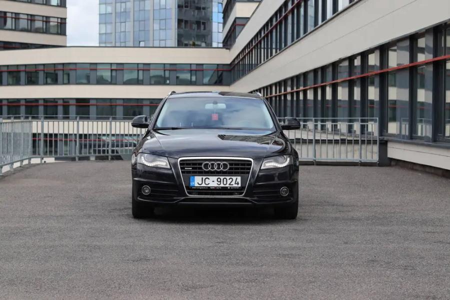 Audi A4 2009 in Riga, with an engine capacity of 3.00 L and mileage of 365 thousand km for 4980 €, photo 3 on AUTOMOTO.COM.LV