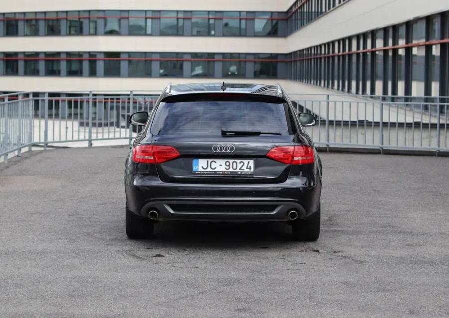 Audi A4 2009 in Riga, with an engine capacity of 3.00 L and mileage of 365 thousand km for 4980 €, photo 6 on AUTOMOTO.COM.LV