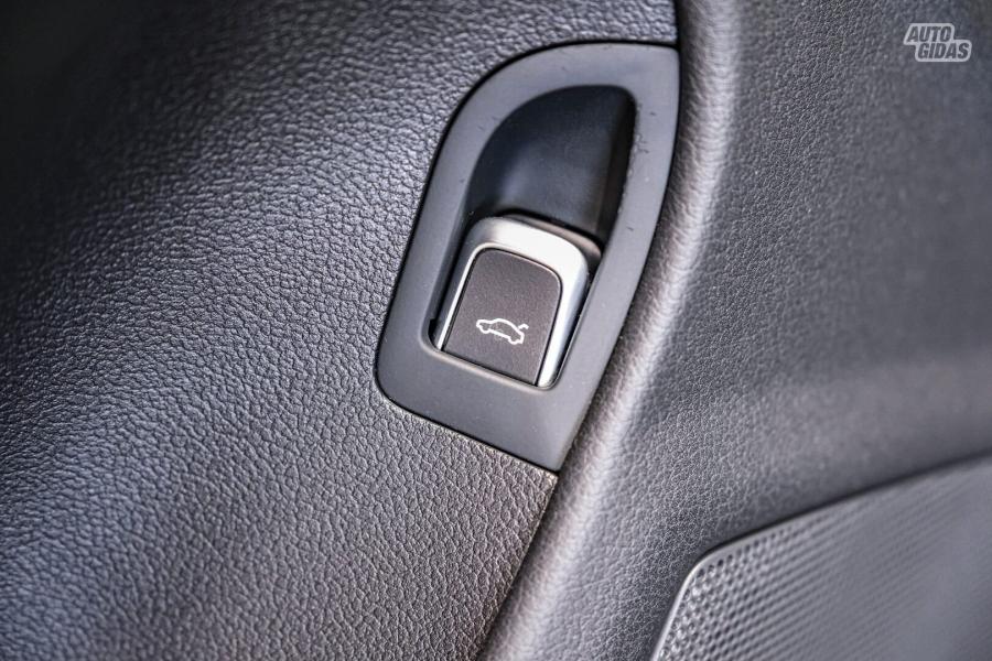 Audi A4 2012 in Kaunas, with an engine capacity of 3.00 L and mileage of 313 thousand km for 8790 €, photo 16 on AUTOMOTO.COM.LV