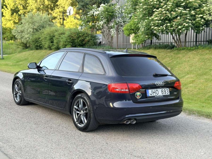 Audi A4 2012 in Vilnius, with an engine capacity of 2.00 L and mileage of 350 thousand km for 5600 €, photo 5 on AUTOMOTO.COM.LV