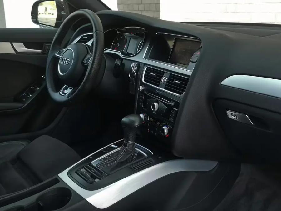 Audi A4 2013 in Riga, with an engine capacity of 2.00 L and mileage of 208 thousand km for 10590 €, photo 19 on AUTOMOTO.COM.LV
