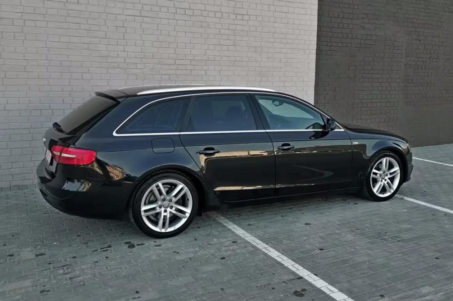 Audi A4 2013 in Riga, with an engine capacity of 2.00 L and mileage of 208 thousand km for 10590 €, photo 3 on AUTOMOTO.COM.LV