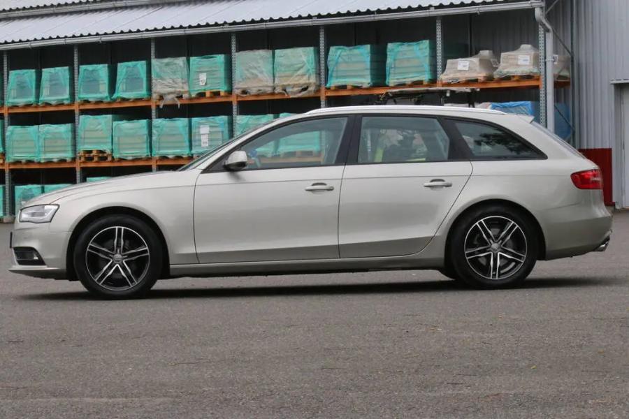Audi A4 2014 in Riga, with an engine capacity of 2.00 L and mileage of 305 thousand km for 6490 €, photo 6 on AUTOMOTO.COM.LV