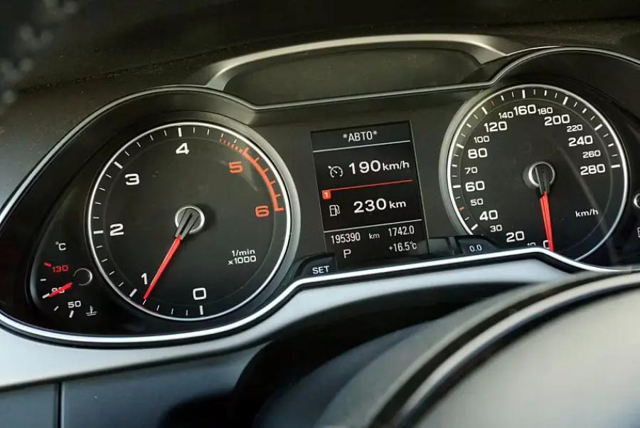 Audi A4 2014 in Riga, with an engine capacity of 2.00 L and mileage of 195 thousand km for 7700 €, photo 19 on AUTOMOTO.COM.LV