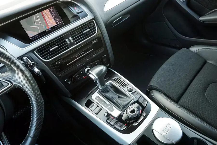 Audi A4 2014 in Riga, with an engine capacity of 2.00 L and mileage of 195 thousand km for 7700 €, photo 20 on AUTOMOTO.COM.LV