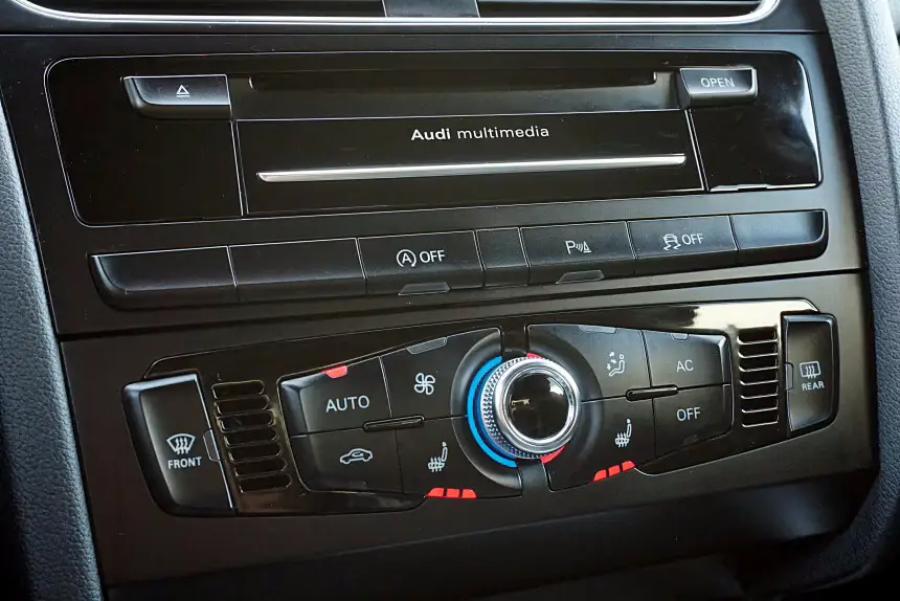 Audi A4 2014 in Riga, with an engine capacity of 2.00 L and mileage of 195 thousand km for 7700 €, photo 21 on AUTOMOTO.COM.LV