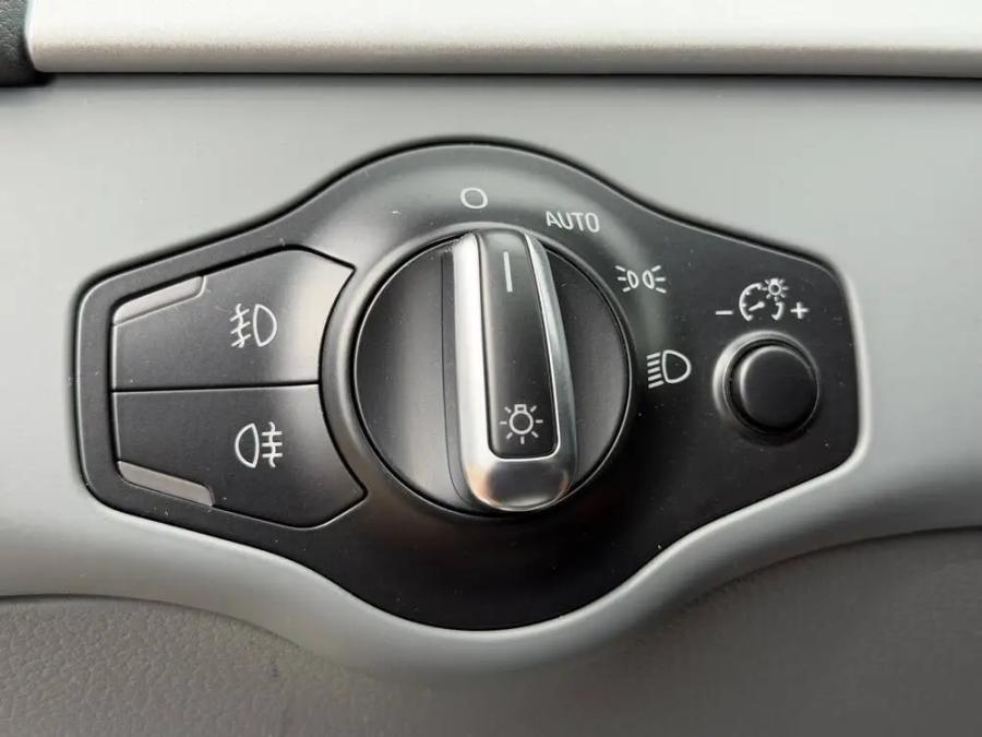 Audi A4 2015 in Riga, with an engine capacity of 2.00 L and mileage of 219 thousand km for 7150 €, photo 8 on AUTOMOTO.COM.LV
