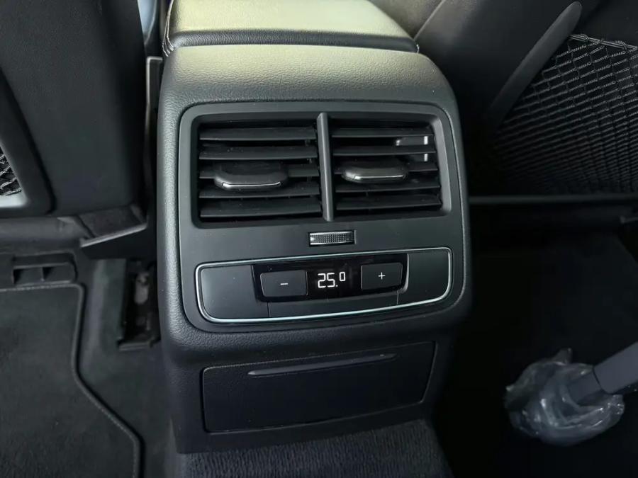 Audi A4 2017 in Riga, with an engine capacity of 2.00 L and mileage of 136 thousand km for 16900 €, photo 11 on AUTOMOTO.COM.LV