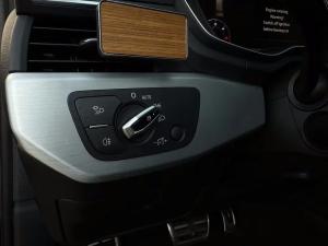 Audi A4 2017 in Riga, with an engine capacity of 2.00 L and mileage of 136 thousand km for 16900 €, photo 17 on AUTOMOTO.COM.LV