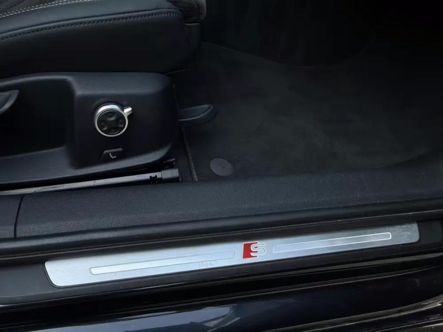 Audi A4 2017 in Riga, with an engine capacity of 2.00 L and mileage of 136 thousand km for 16900 €, photo 23 on AUTOMOTO.COM.LV
