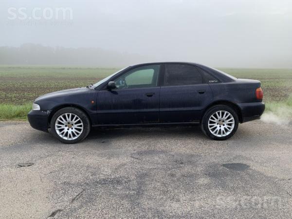 Ауди А4 1995 в Рига на AUTOMOTO.COM.LV Фиолетовый Ауди А4 1995 в Рига, объемом двигателя 1.80 л и пробегом 420 тыс. км за 1600 €, фото 3 на AUTOMOTO.COM.LV