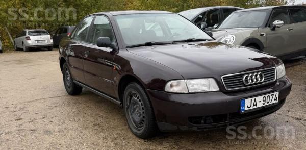 Фиолетовый Ауди А4 1995 в Рига, объемом двигателя 1.60 л и пробегом 192 тыс. км за 1700 €, фото 1 на AUTOMOTO.COM.LV