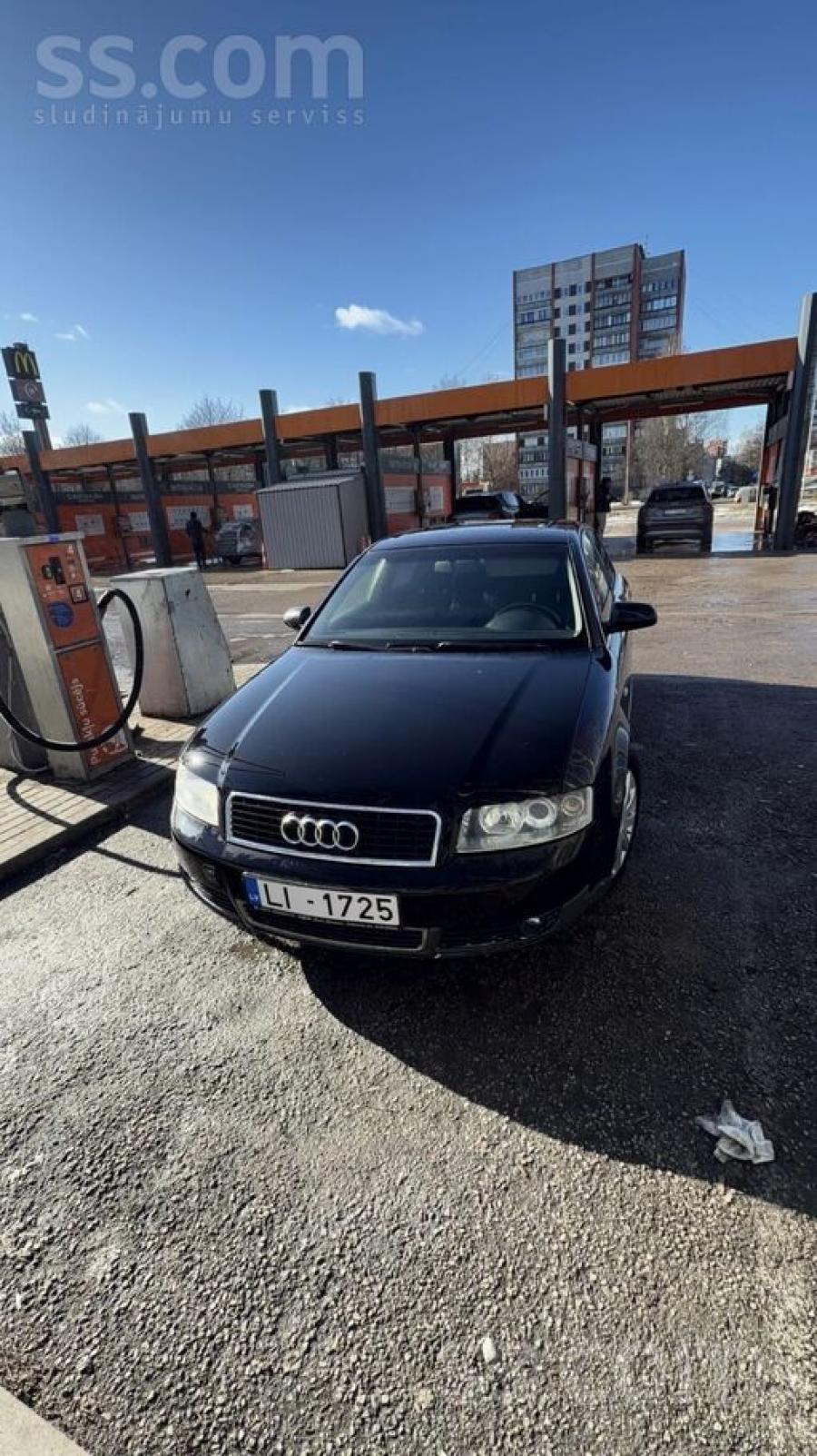 Violet Audi A4 2001 in Riga, with an engine capacity of 2.00 L and mileage of 337 thousand km for 1700 €, photo 1 on AUTOMOTO.COM.LV