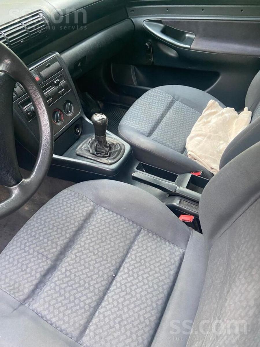 Balts Audi A4 1995 Rēzekne, ar dzinēja tilpumu 1.60 L un nobraukumu 307 tūkst. km par 1000 €, foto 4 vietnē AUTOMOTO.COM.LV