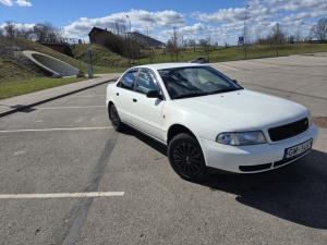 Balts Audi A4 1995 Rīga, ar dzinēja tilpumu 1.60 L un nobraukumu 248 tūkst. km par 1850 €, foto  vietnē AUTOMOTO.COM.LV
