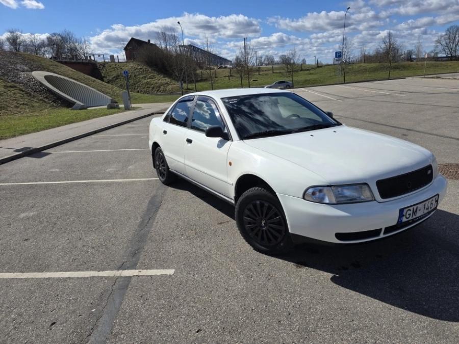 Balts Audi A4 1995 Rīga, ar dzinēja tilpumu 1.60 L un nobraukumu 248 tūkst. km par 1850 €, foto 1 vietnē AUTOMOTO.COM.LV