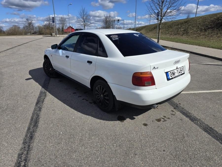 Balts Audi A4 1995 Rīga, ar dzinēja tilpumu 1.60 L un nobraukumu 248 tūkst. km par 1850 €, foto 5 vietnē AUTOMOTO.COM.LV