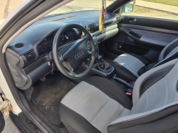 White Audi A4 1995 in Riga, with an engine capacity of 1.60 L and mileage of 248 thousand km for 1850 €, photo 10 on AUTOMOTO.COM.LV