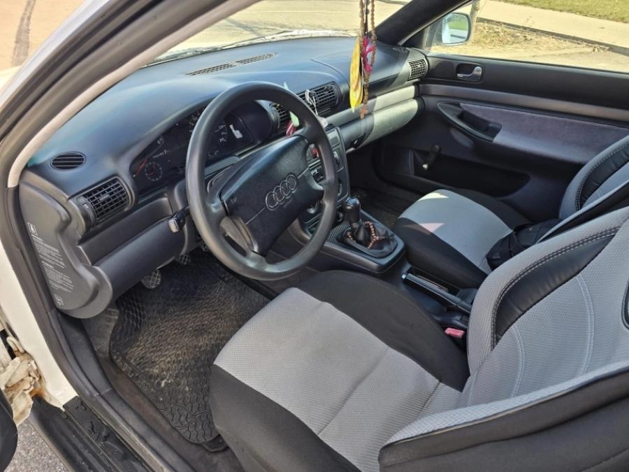 Balts Audi A4 1995 Rīga, ar dzinēja tilpumu 1.60 L un nobraukumu 248 tūkst. km par 1850 €, foto 11 vietnē AUTOMOTO.COM.LV