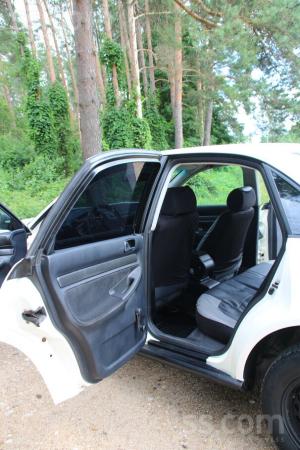 Balts Audi A4 1995 Rīga, ar dzinēja tilpumu 2.00 L un nobraukumu 377 tūkst. km par 1300 €, foto 22 vietnē AUTOMOTO.COM.LV