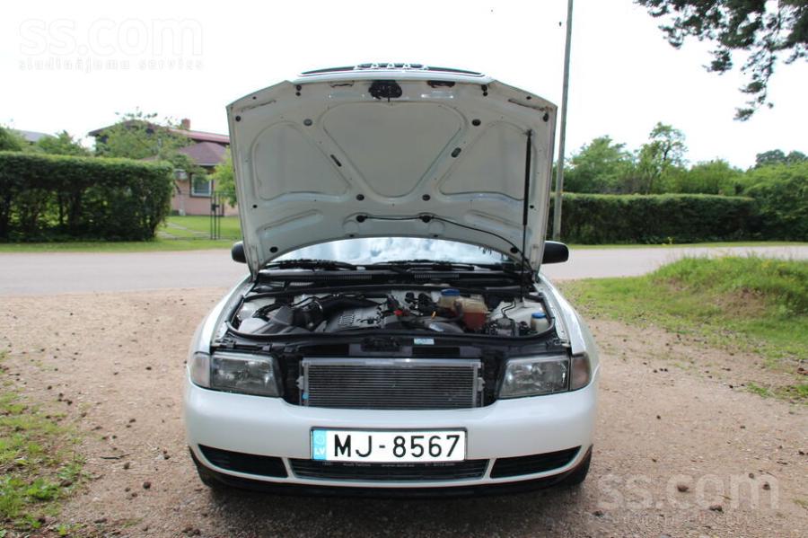Balts Audi A4 1995 Rīga, ar dzinēja tilpumu 2.00 L un nobraukumu 377 tūkst. km par 1300 €, foto 24 vietnē AUTOMOTO.COM.LV