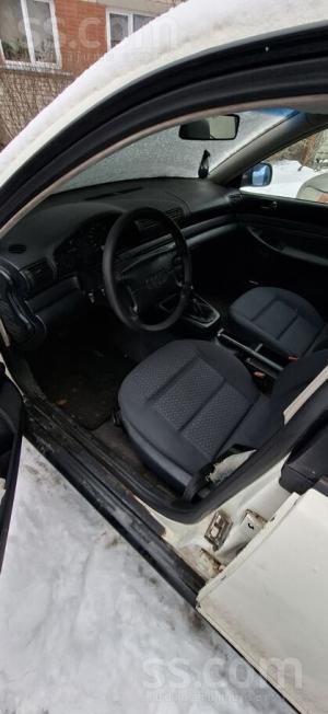 Balts Audi A4 1996 Rīga, ar dzinēja tilpumu 1.60 L un nobraukumu 291 tūkst. km par 500 €, foto 3 vietnē AUTOMOTO.COM.LV