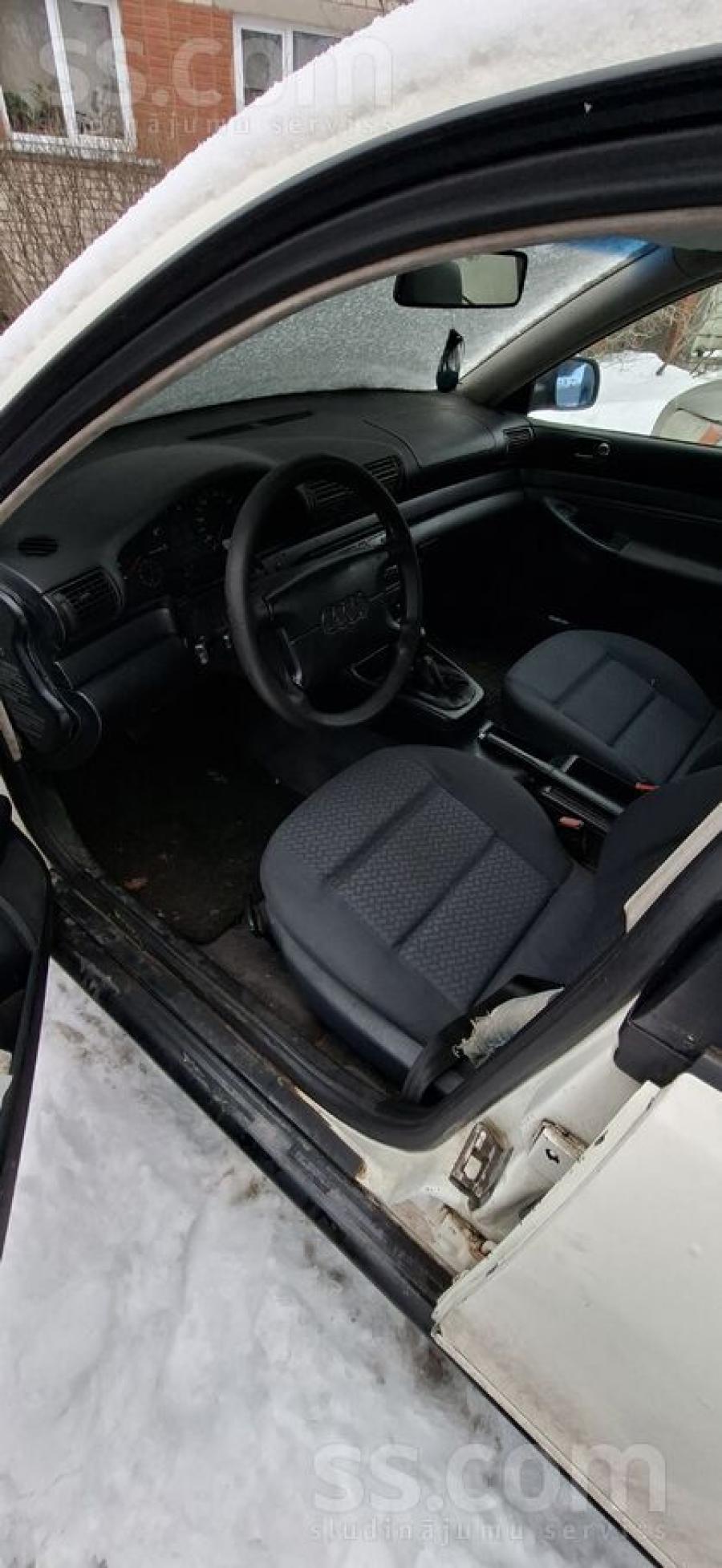 Balts Audi A4 1996 Rīga, ar dzinēja tilpumu 1.60 L un nobraukumu 291 tūkst. km par 500 €, foto 3 vietnē AUTOMOTO.COM.LV