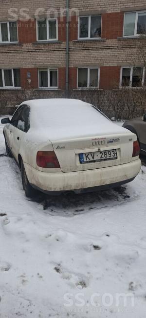 Balts Audi A4 1996 Rīga, ar dzinēja tilpumu 1.60 L un nobraukumu 291 tūkst. km par 500 €, foto 4 vietnē AUTOMOTO.COM.LV