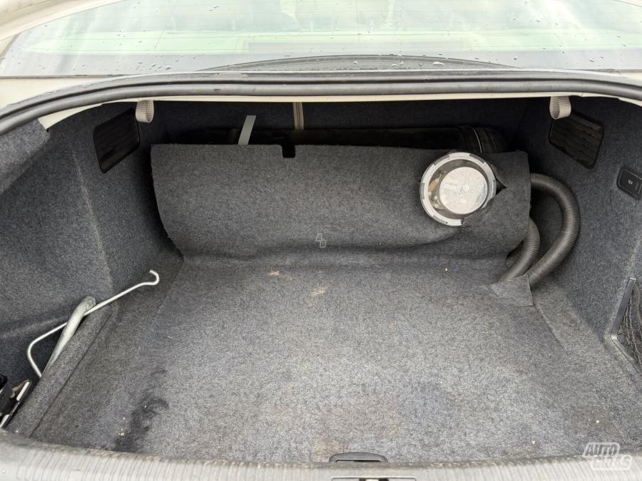 White Audi A4 2006 in Ukmerge, with an engine capacity of 1.80 L and mileage of 320 thousand km for 650 €, photo 16 on AUTOMOTO.COM.LV