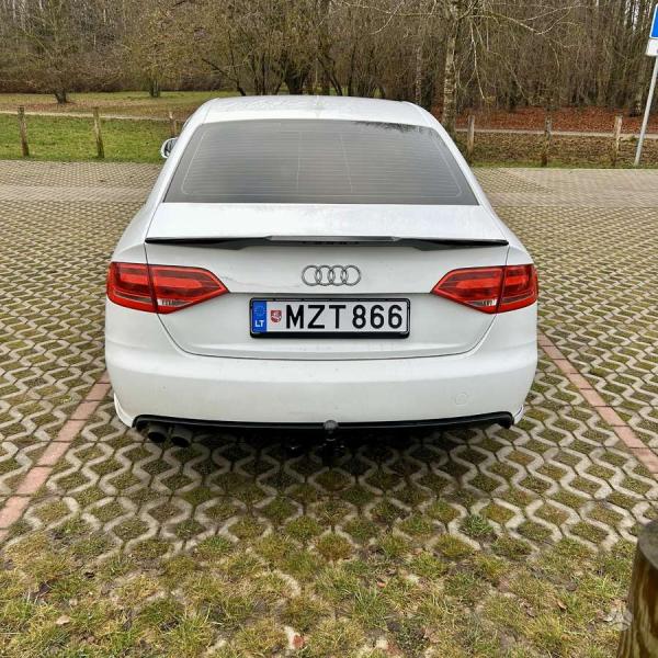 White Audi A4 2008 in Joniskis, with an engine capacity of 1.98 L and mileage of 293 thousand km for 4200 €, photo 5 on AUTOMOTO.COM.LV